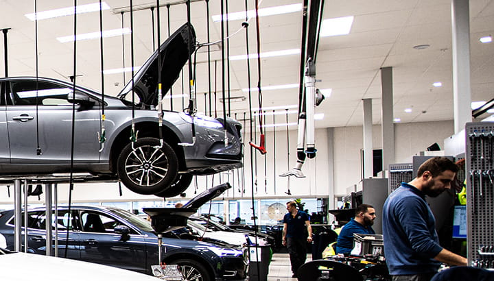 Ensuring easy fluid and oil level monitoring in the modern vehicle ...